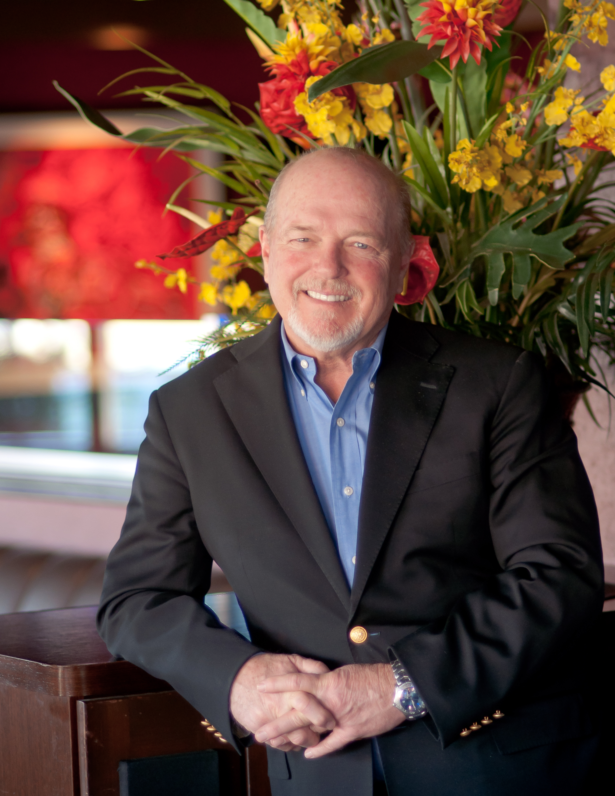 Rex at restuarnat with tropical flwrs | Chandlers